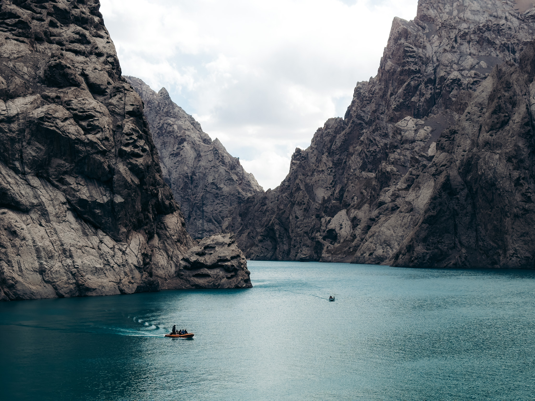 The Complete Guide To Visiting Kel Suu Lake, Kyrgyzstan - The Partying ...
